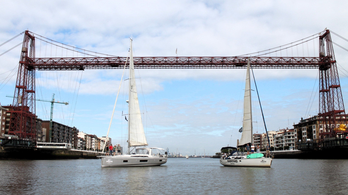 Boat trip on the Nervión River and visit to the Guggenheim Museum ...